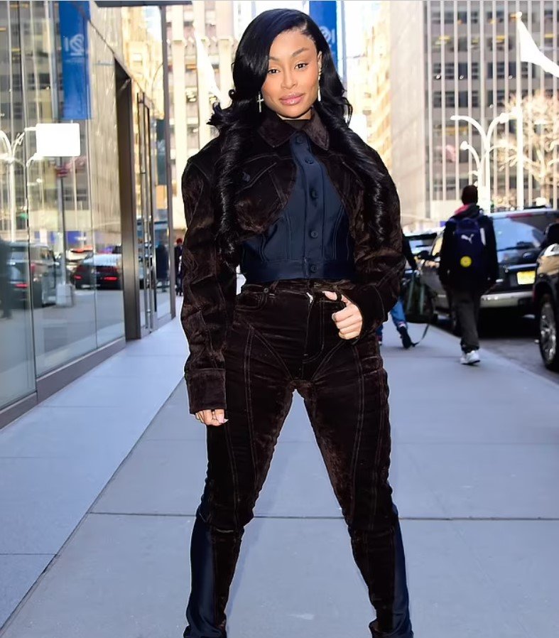 Photos Blac Chyna Shows Off Her Natural Curves After Removing Illegal